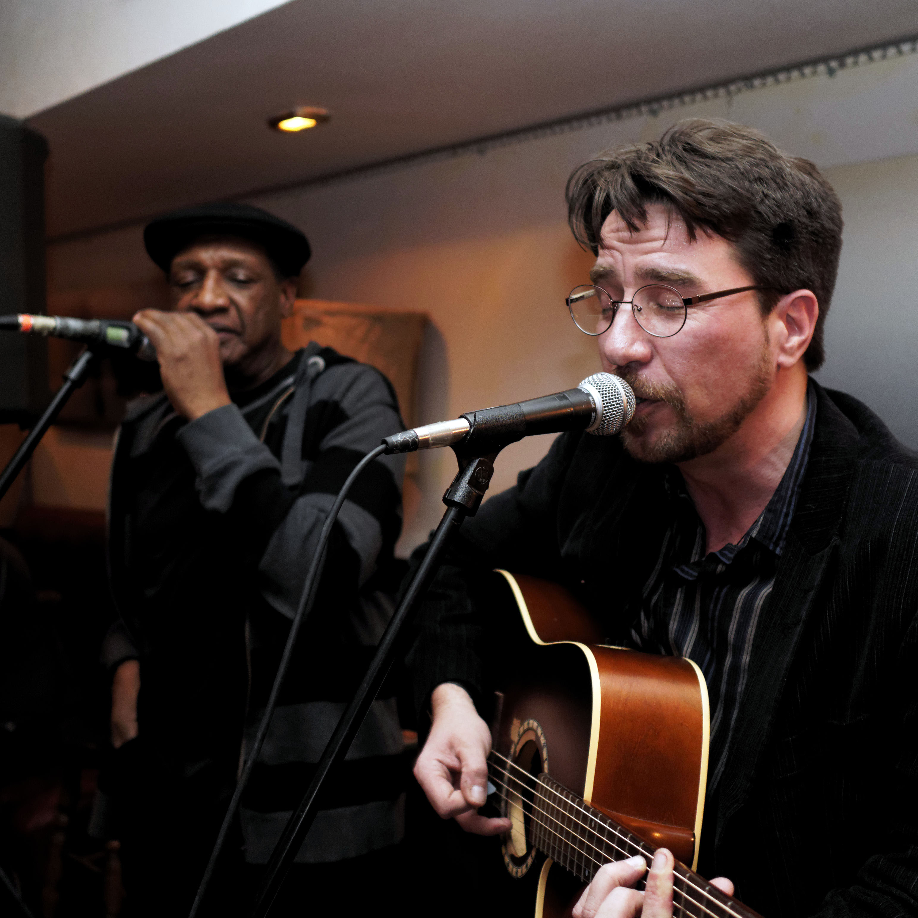 ‘Cabbagetown Steve’ Grant on harp and Bluse roots guitarist/singer Dave ...